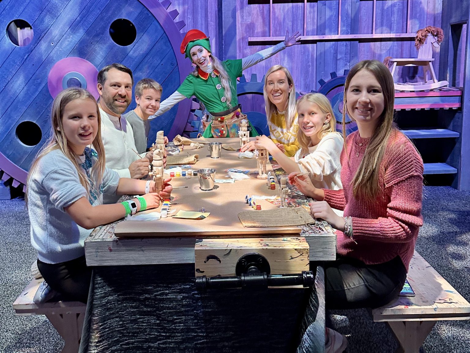 Gaylord Palms ICE Delights with So Much Christmas - Amber Likes