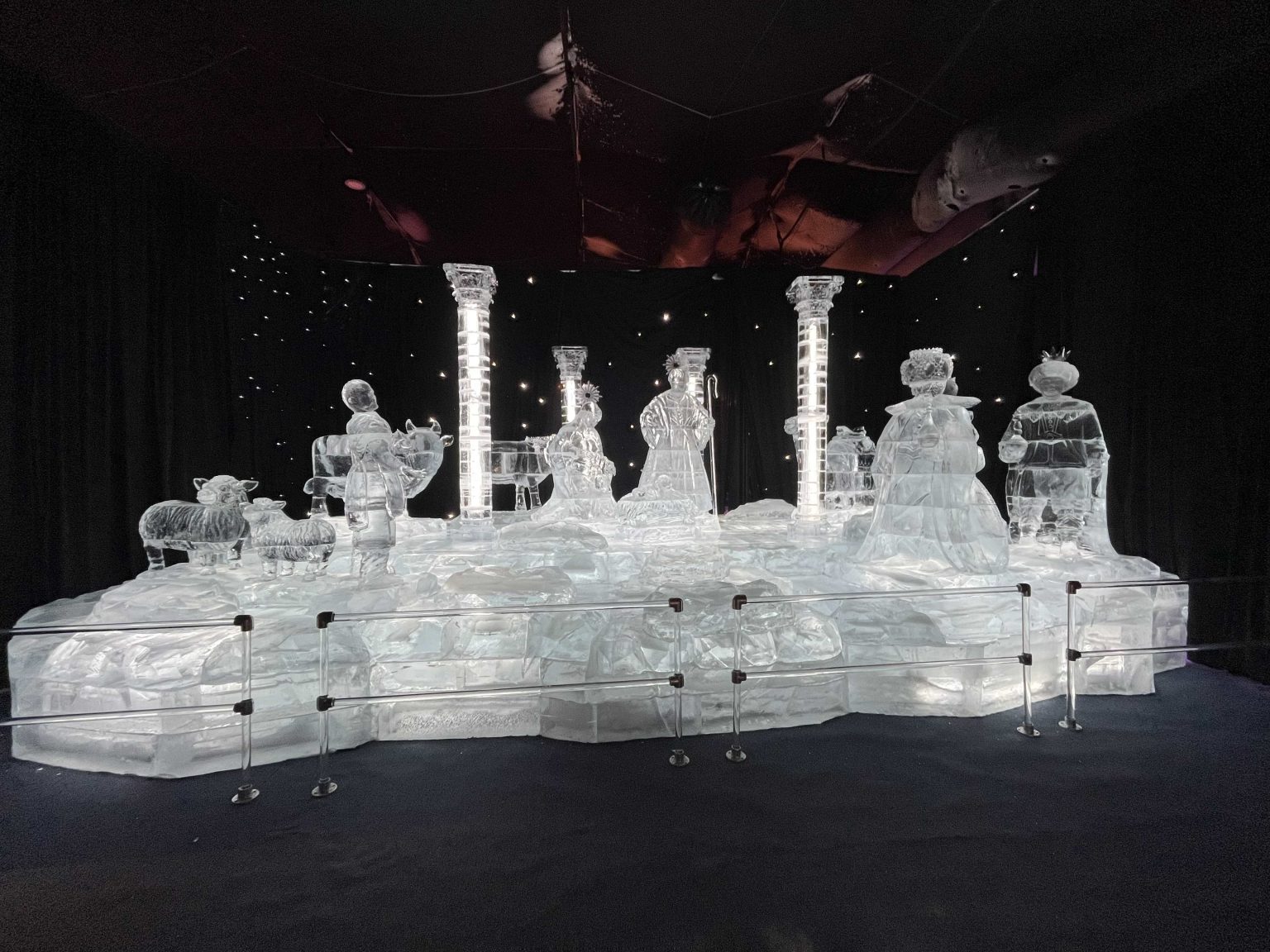 Gaylord Palms ICE Delights with So Much Christmas - Amber Likes